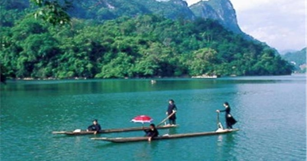 Visit Ba Be Lake: Experience stunning nature & local culture