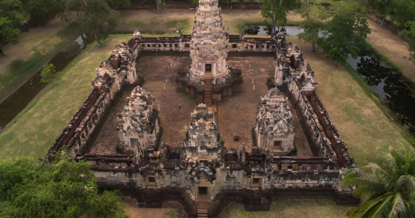 Sadok Kok Thom Historical Park travel guide - Sadok Kok Thom Historical ...