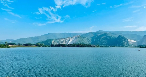 Travel guide to Dong Chanh Lake: A perfect getaway near Hanoi